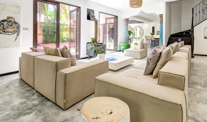 Thirroul Luxurious Coastal/bush Pool Spa 
Sleeps12 - Wollongong
