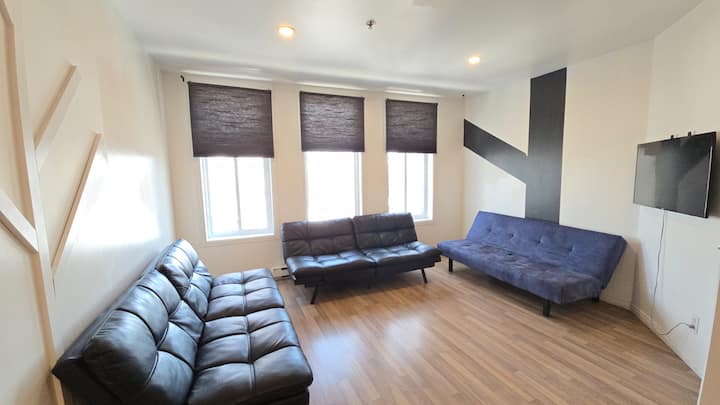 7• Your Crew’s Plateau Hq • Steps To Nightlife - Montréal, QC