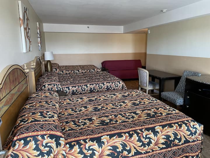 Deluxe Three Queen Beds Non-smoking - Seaside Heights, NJ