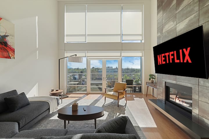 Golden Sky Penthouse—chic Loft W/ Sunset Views - Sacramento, CA