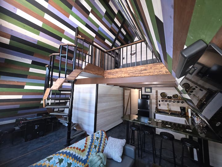 Alaska's Coolest Vacation Rental! - Wasilla, AK