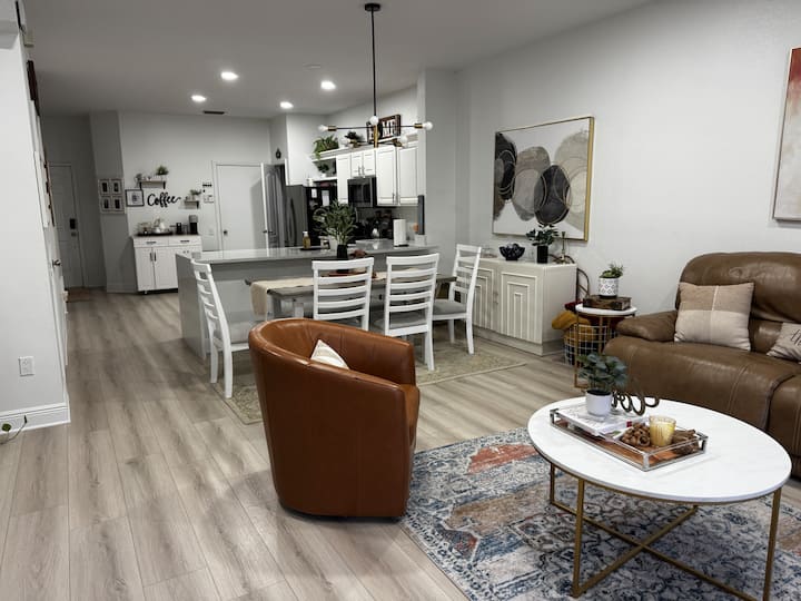 Modern Florida Home Near Tampa Premium Outlets - Wesley Chapel, FL