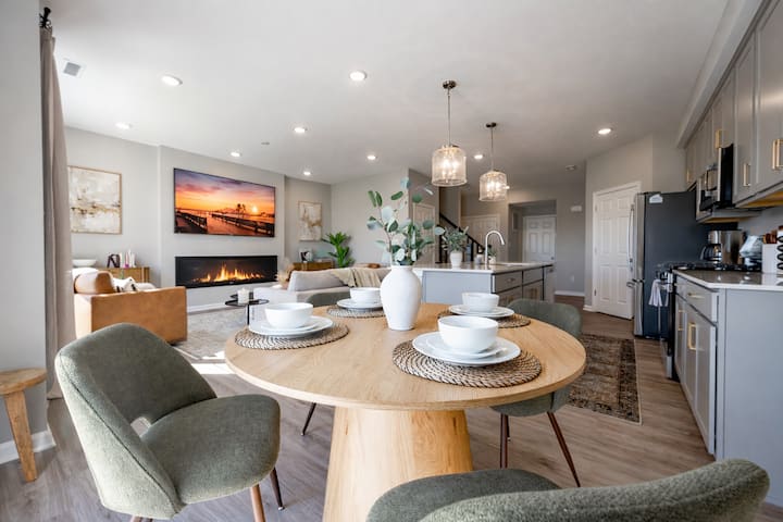 New Luxe Retreat On Midland Trail - Fishers, IN