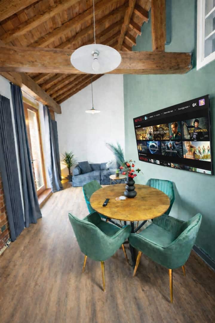 Central Apt + Balcony | Walk To Bars & Shops - Liverpool
