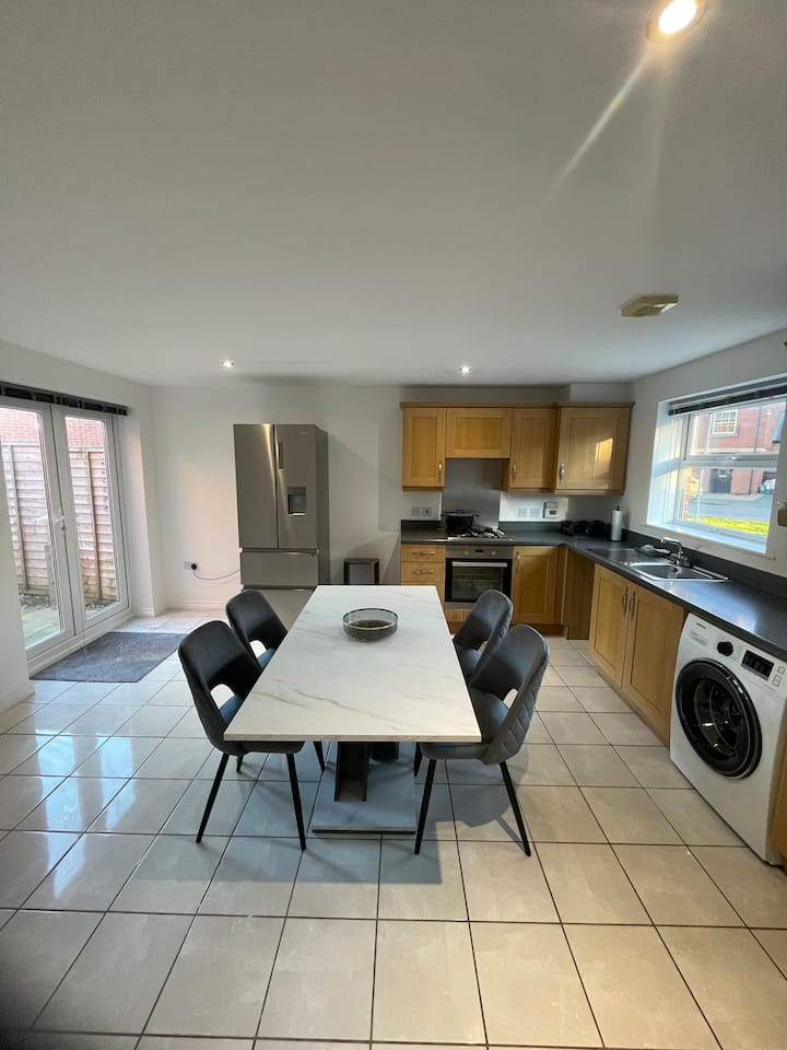 Great Oakley | Perfect For Contractors, Families - Corby