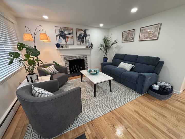 Thoughtful Lakeview Home In Farmington/new Britain - West Hartford, CT