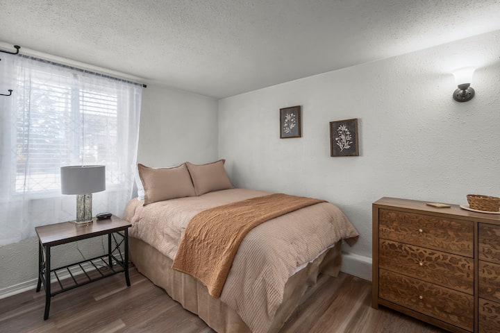 Velvet Ember | Midtown Reno | Workspace ·Pets Ok - Reno