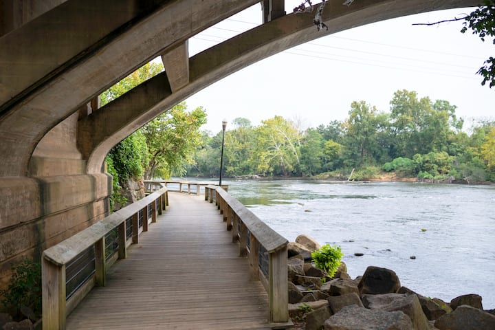 *Lux* Mins 2 *Lexington Med* *Riverwalk*& *Cae* - Lexington, SC