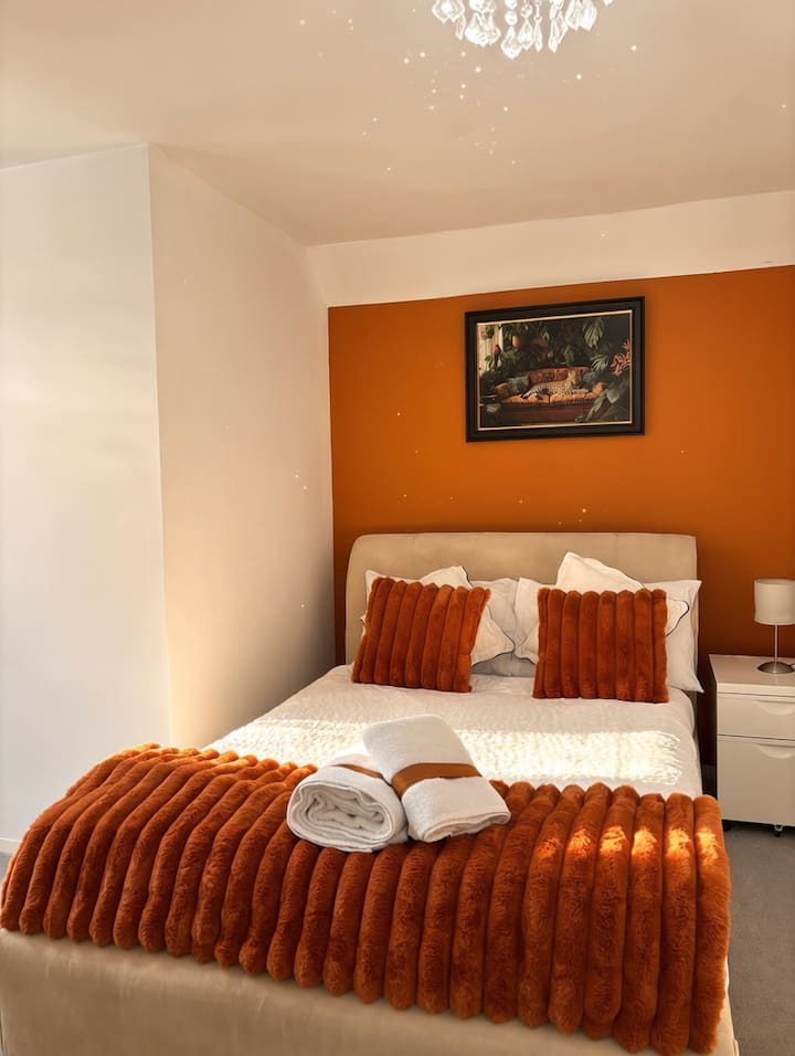 Sunset Nest | Double Room & Ensuite - Reading
