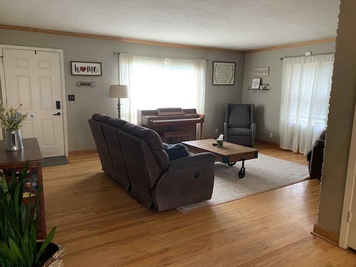 Family-friendly, Centrally-located Lincoln Home - リンカーン, NE