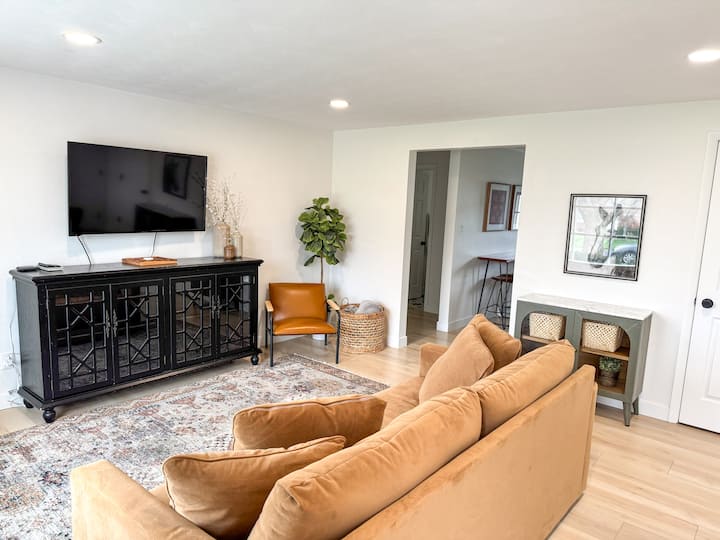 Calm & Chic Home - Peoria, IL