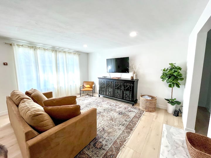 Calm & Chic Home - Peoria, IL