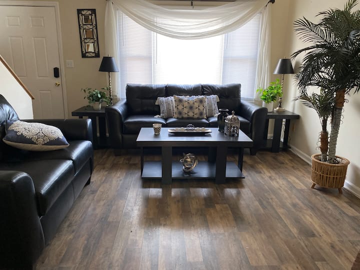 Beautiful 2br Townhome Near Ecu | Quiet & Cozy - Greenville, NC