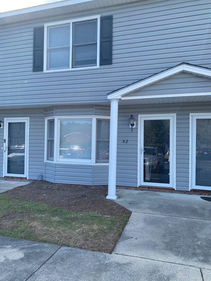 Beautiful 2br Townhome Near Ecu | Quiet & Cozy - Greenville, NC