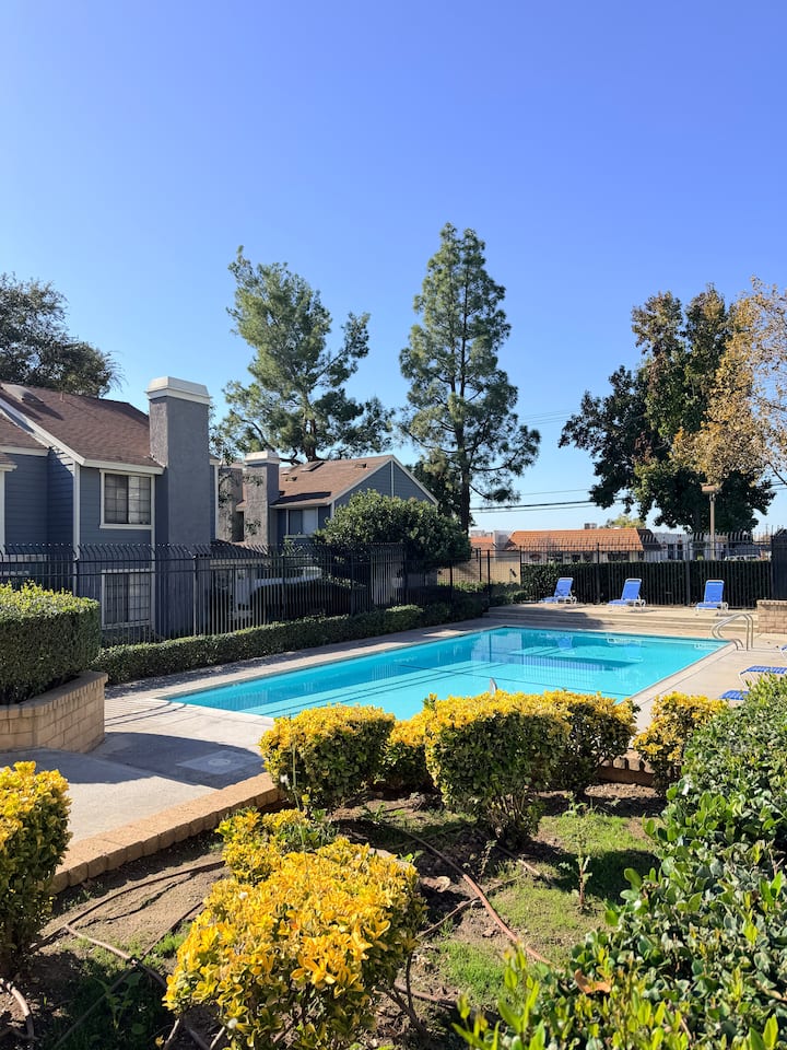 Gated Condo 3b/2.5b Rancho Cucamonga Pool/spa - Ontario, CA