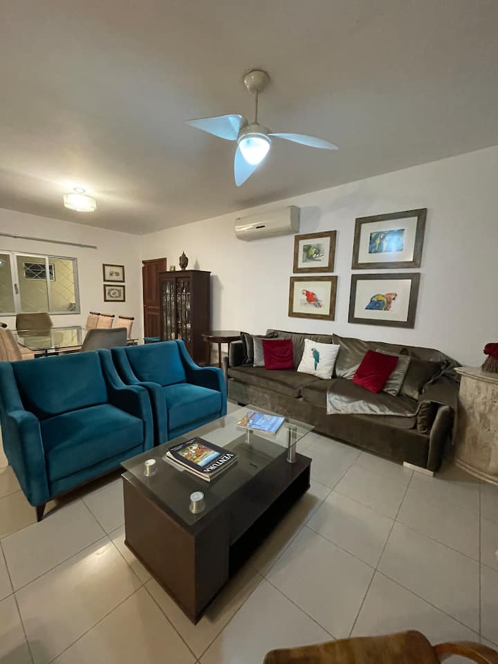 Casa No Centro Com 07 Dormitórios - Balneário Camboriú