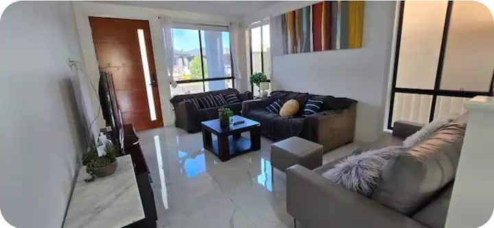 Luxury Family Home | Parking | Ac | The Ponds - Blacktown