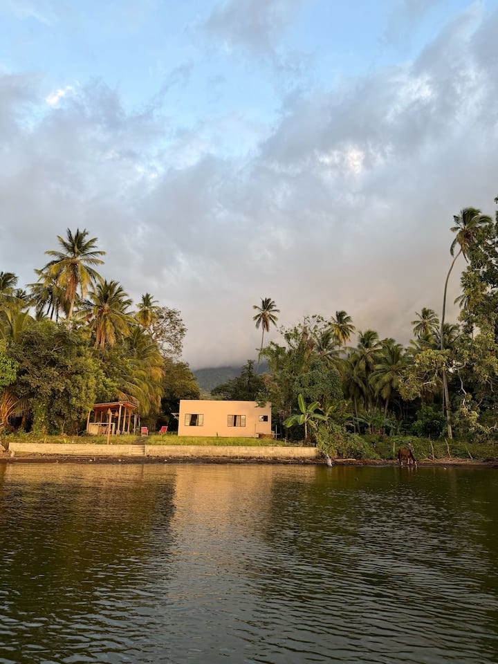 Lakefront Cabin With Volcano Views & Private Beach - Nicarágua