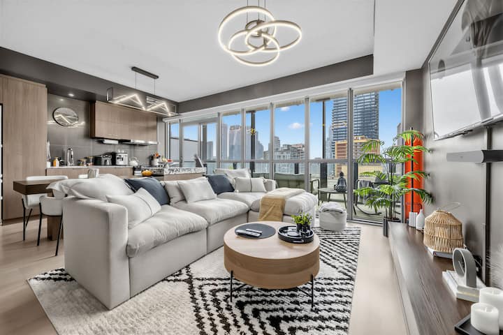 Modern Downtown Condo • City Views • Fifa Ready - Toronto