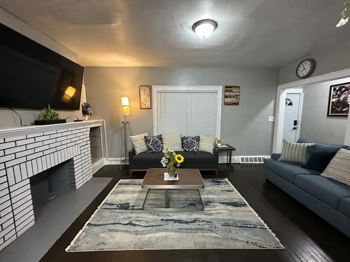 Beautiful And Cozy Home In Cleveland - Shaker Heights, OH