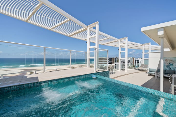 Private Rooftop Plunge Pool · Oceanfront Penthouse - Greenmount Beach, Queensland