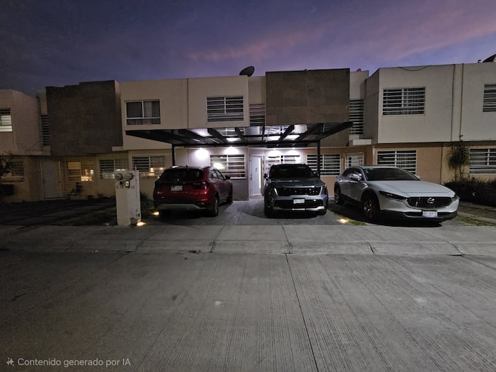 Casa Acogedora En Querétaro + Excelente Ubicación - Santiago de Querétaro