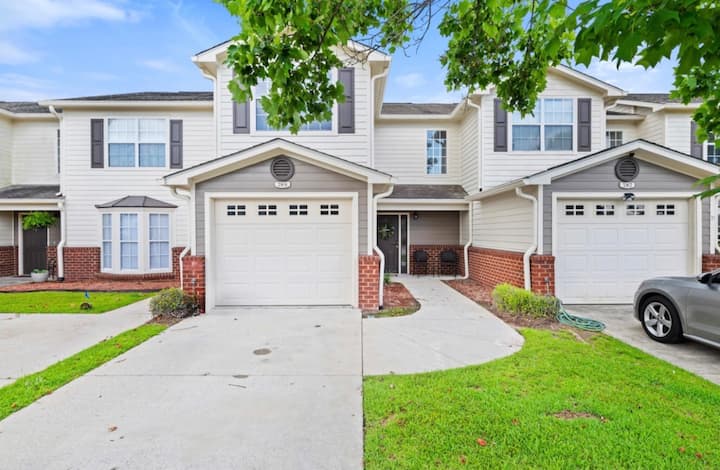 Beautifully Furnished 3 Bed 3 Bath Town House - Crestview, FL