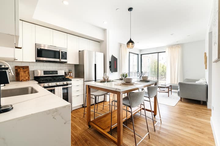 Lux Hotel Style 2br K-town With Parking And Gym - Los Angeles, CA