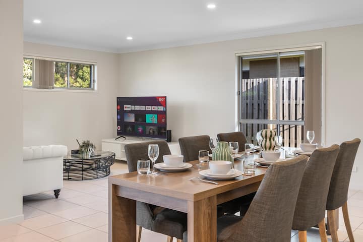 4br Family Retreat | Ac Throughout & Spacious - Gold Coast