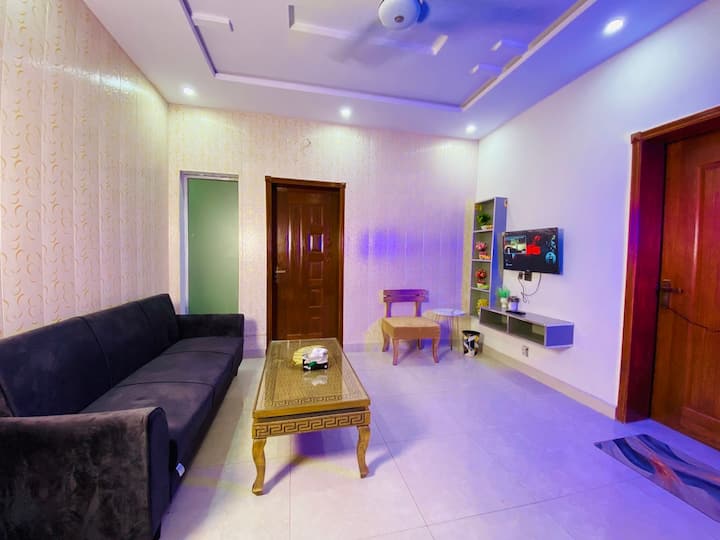 Family 2br |10mint Airport | Paragon City Lahore - Lahore