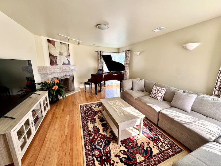 Stylish 2b1b W/parking+piano+ev Charger Near Sf - San Bruno, CA