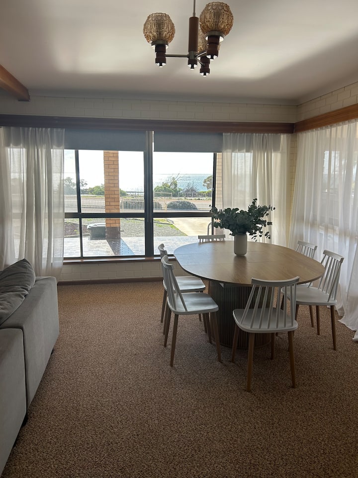 Welcome To "Grans" - Ceduna