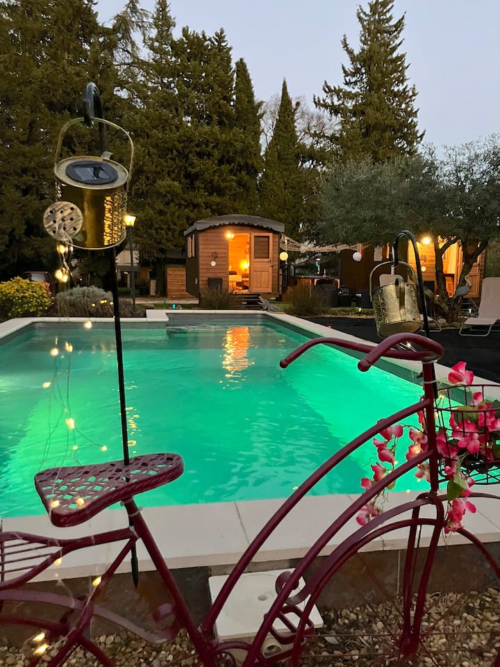 Uzes - Roulottes Avec Piscine Et Bain Nordique - Uzès