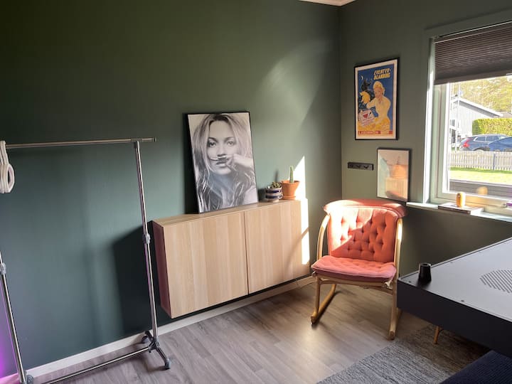 Summer idyll in Sponvika – plenty of space, a garden, and close to ...