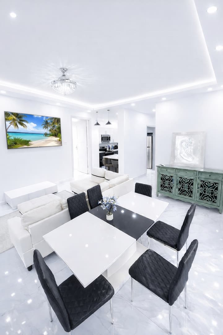 Paradise Modern Kingston Stay•fresh White Linens - Kingston