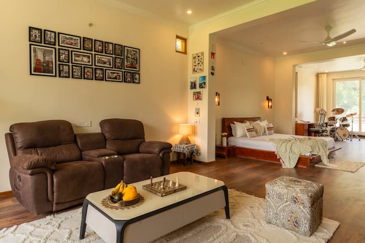 1200 Sqft Luxury Suite | Recliner & Mountain View - Kullu