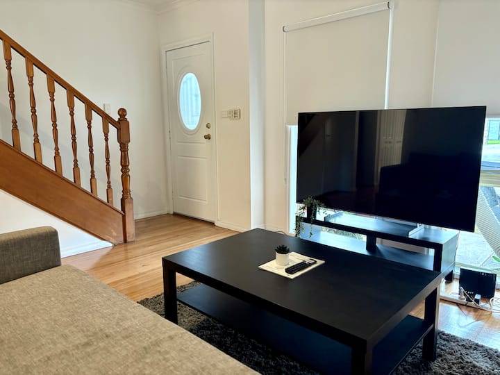 Spacious Th W/ Parking, 15 Mins To Cbd - Brooklyn