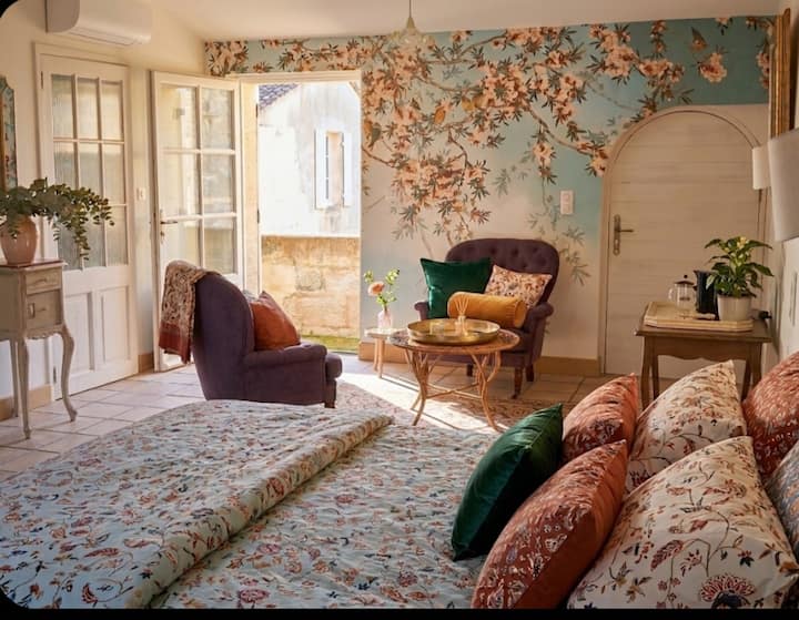 Chambre Indépendante, Maison Magda, Beaucaire - Camargue
