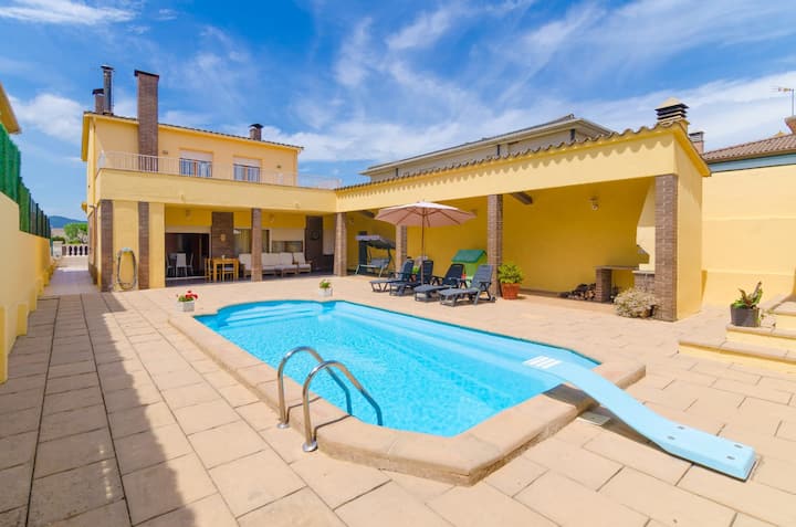 Casa Con Piscina Privada. Relax Y Total Intimidad - Banyoles
