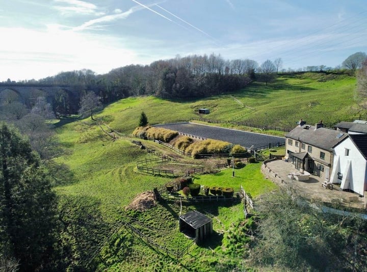 4 Bed Farm House - Glossop