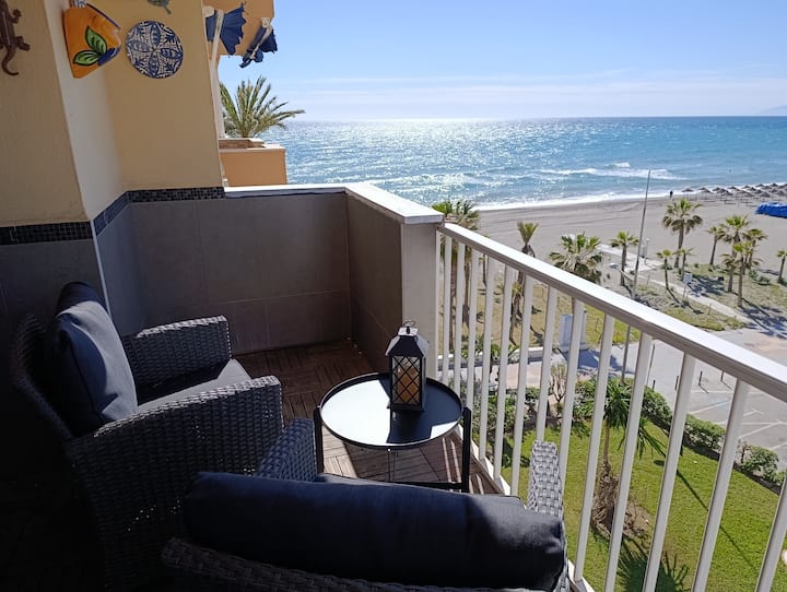 Primera Línea De Playa Con Vistas Panorámicas - Torrox