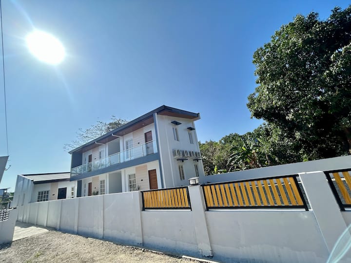 Spacious Unit For Family And Friends - Calatagan
