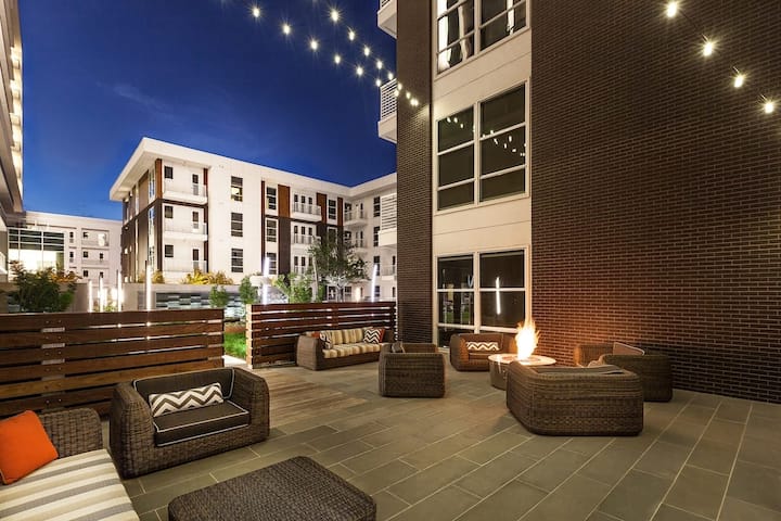 The Gallery Getaway - Carrollton, TX