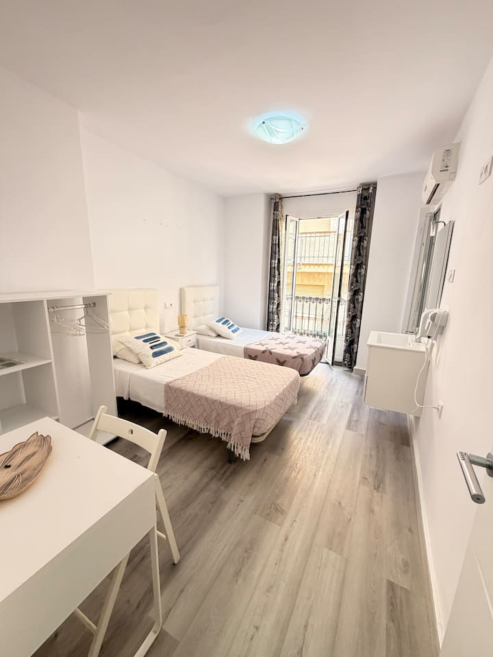 Habitación Luminosa Con Ducha Y Lavabo Privado - Valence en Espagne