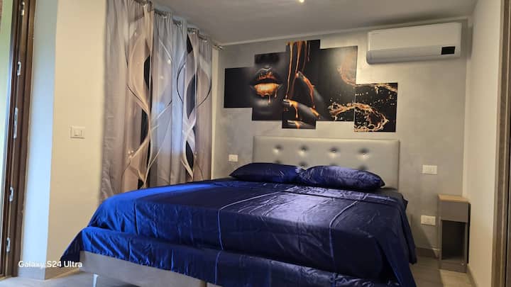King-size Bedroom. - Iseo