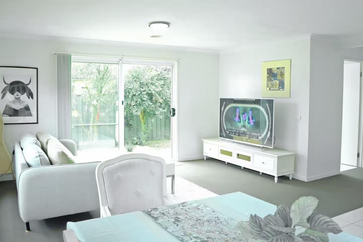 Spacious 4br Family House | Point Cook - Werribee