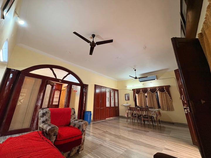 Elitestay Homestay 2br In Vizag By Homeyhuts (2f) - Visakhapatnam