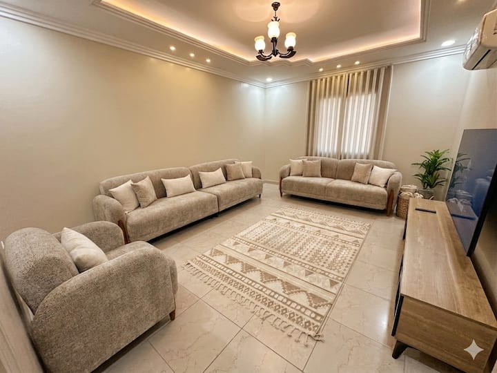 شقه 3 غرف - تبعد 10 دقائق بالسيارة عن الحرم النبوي - Medina