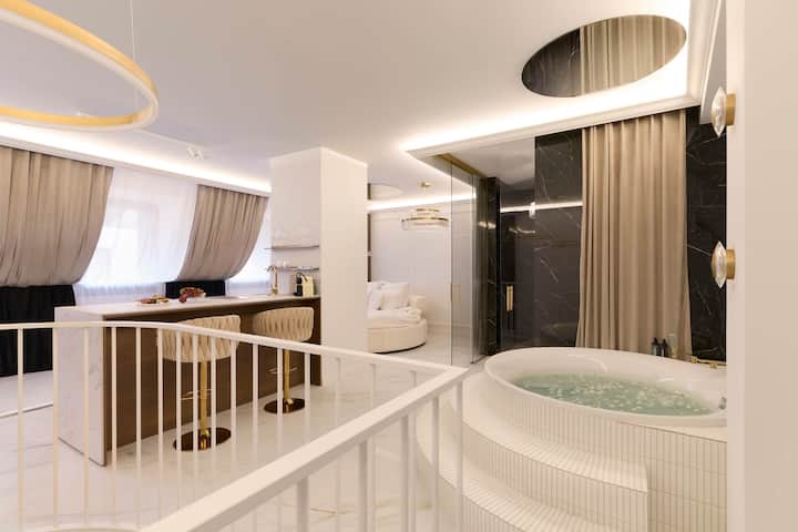 Jacuzzi | Best Location | Granaria C505b -