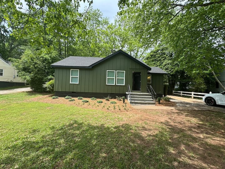 Cozy 3br Near Atl Airport + Studios | Yard - Fairburn